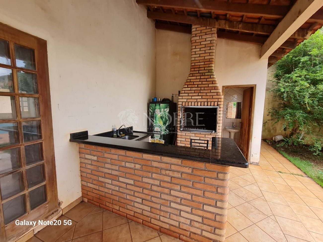 Casa no 9 à Venda em Maringá - Casa grande com piscina e 5 quartos